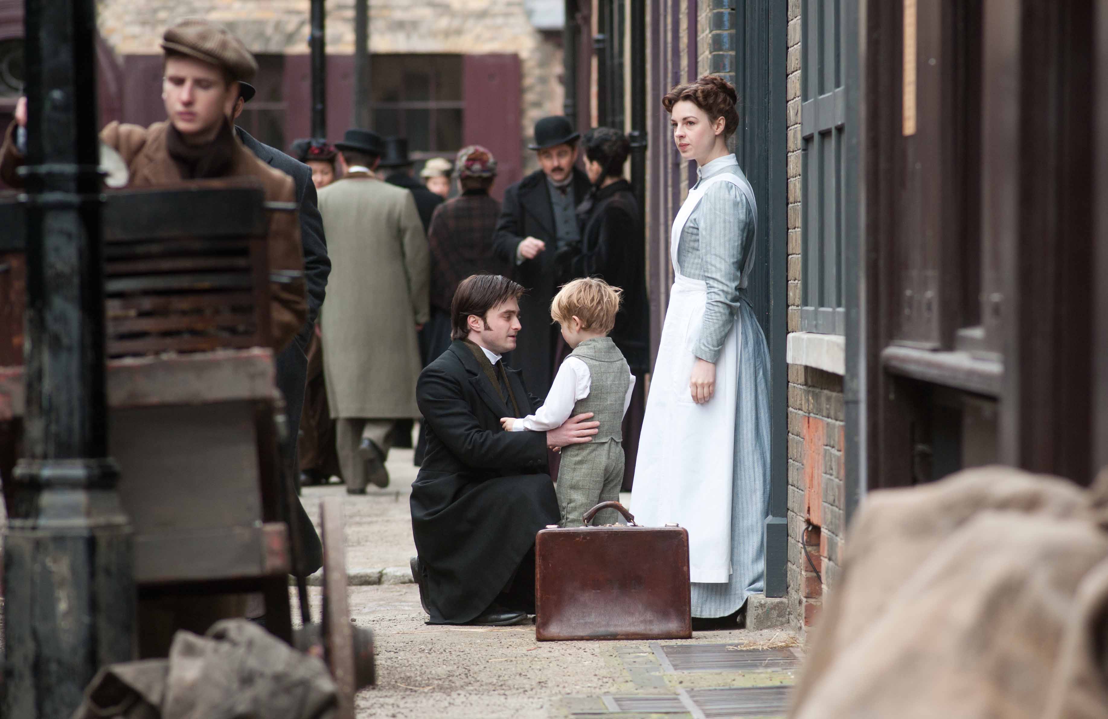 THE WOMAN IN BLACK - Arthur Kipps' (Daniel Radcliffe) Brown Leather ...