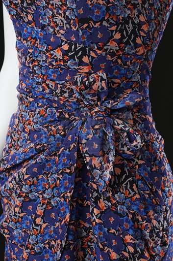 S8 E06: A LITTLE REFLECTION - Jamie Batista's (Aimee Garcia) Floral ...