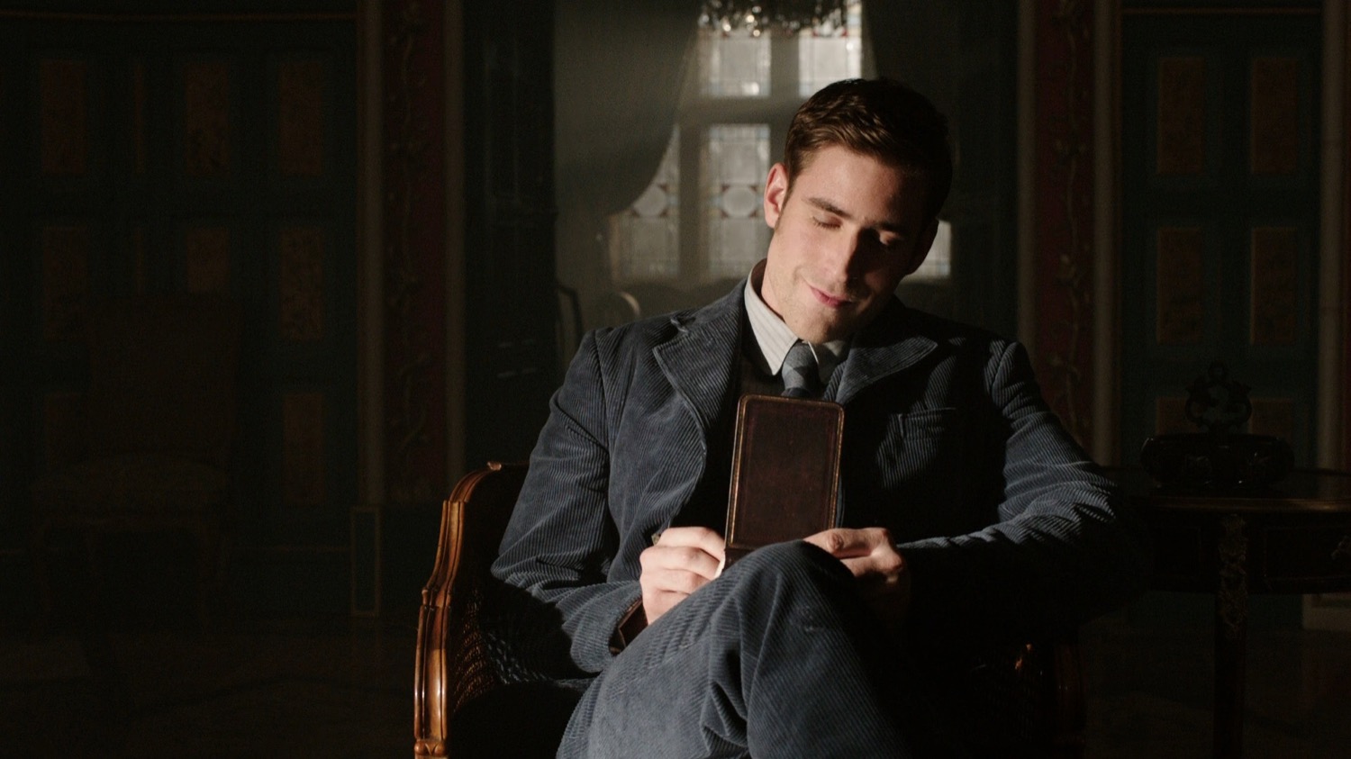 Jonathan Harker (Oliver Jackson-Cohen) Interviewing Notebook & Pencil ...