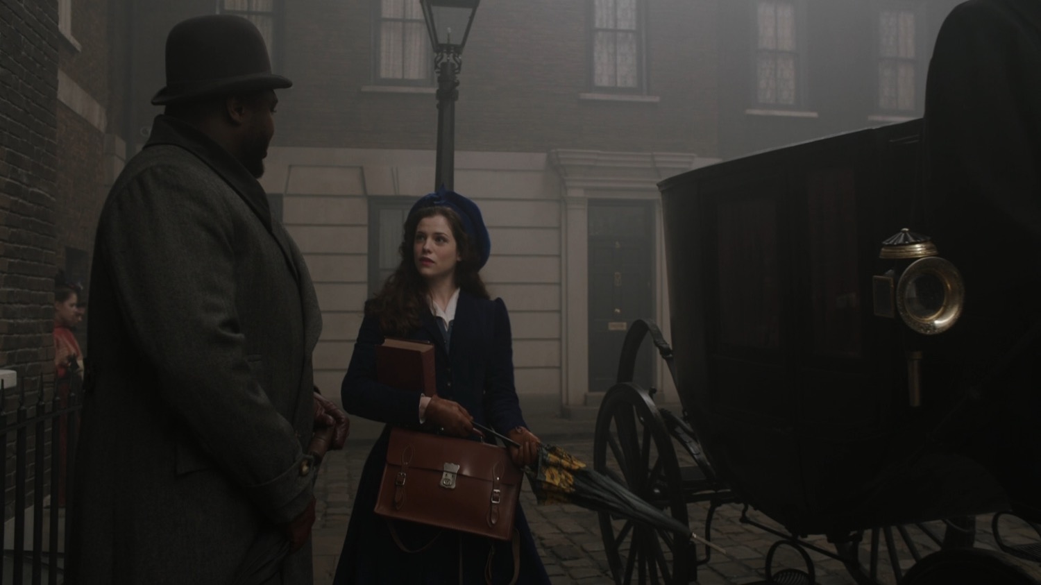 Mina Murray (Jessica De Gouw) Examination Study Books