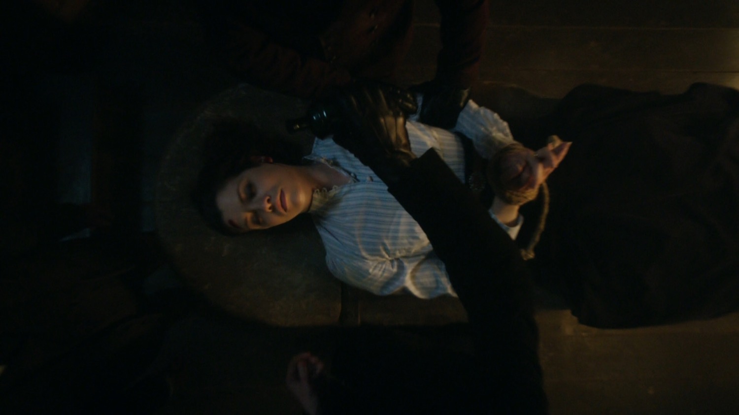 Mina Murray (Jessica De Gouw) Capture Scene Rope