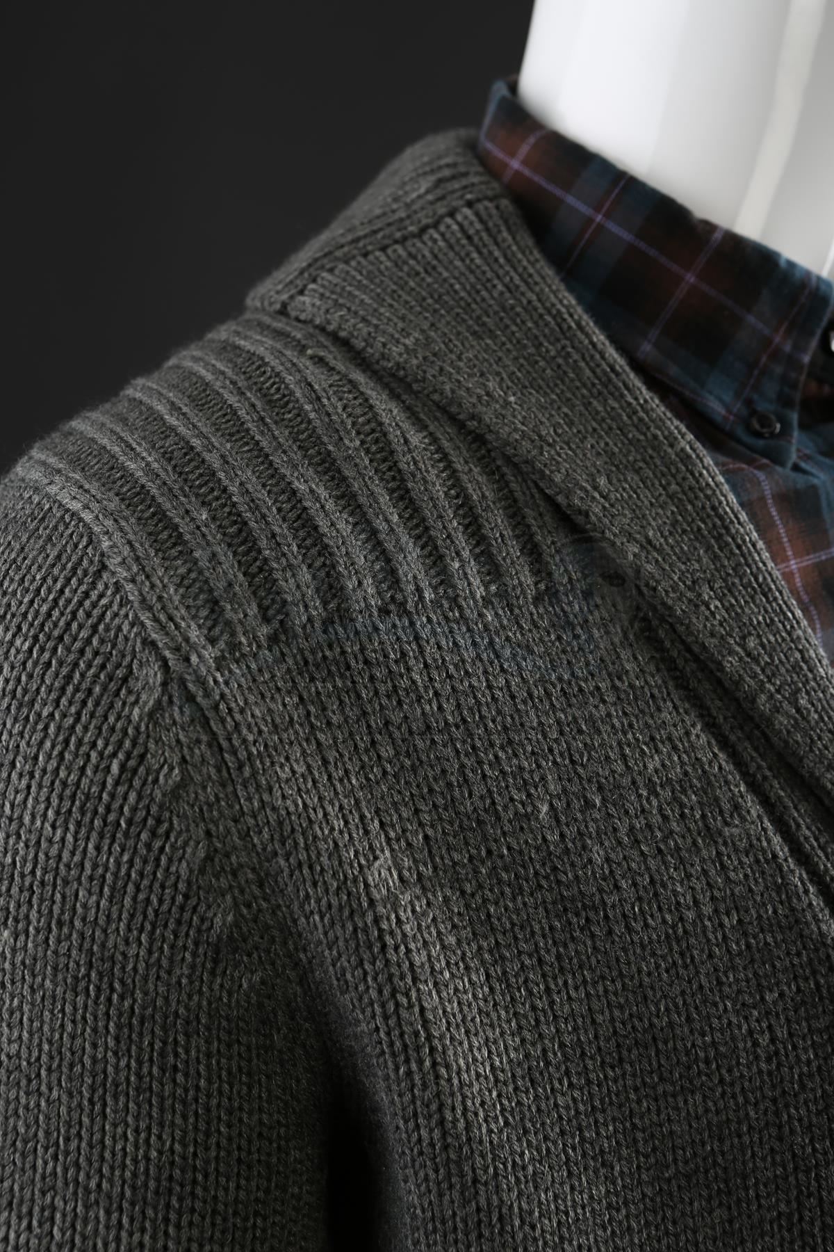 HANNIBAL - Brian Zeller's (Aaron Abrams) Shirt and Sweater