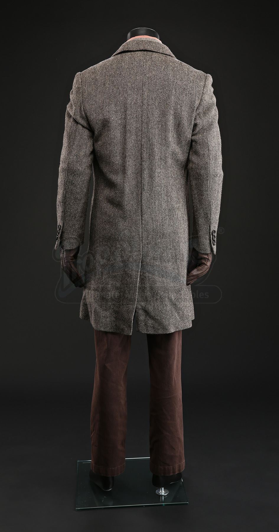 Will Graham’s (Hugh Dancy) overcoat with shirt, sweater, and pants from ...