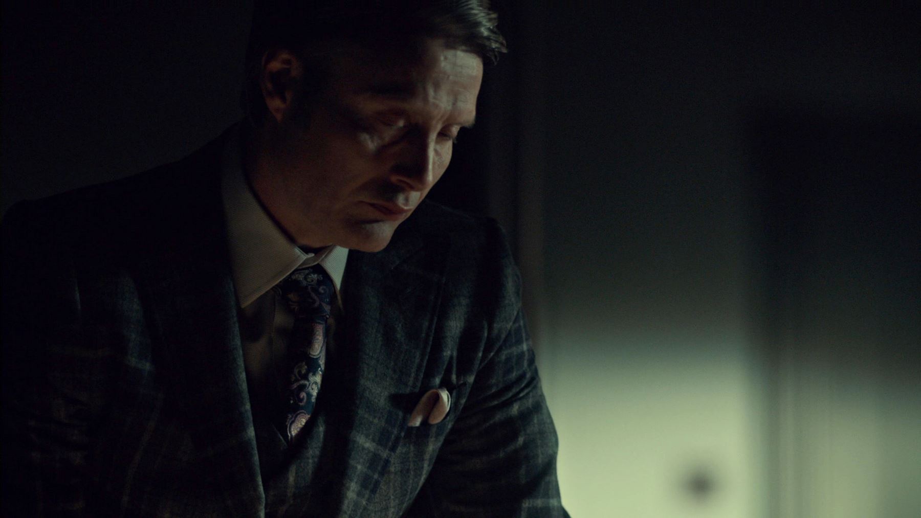 SEASON 2 EPISODE 13: MIZUMONO Hannibal Lecter's (Mads Mikkelsen) Purple Tie