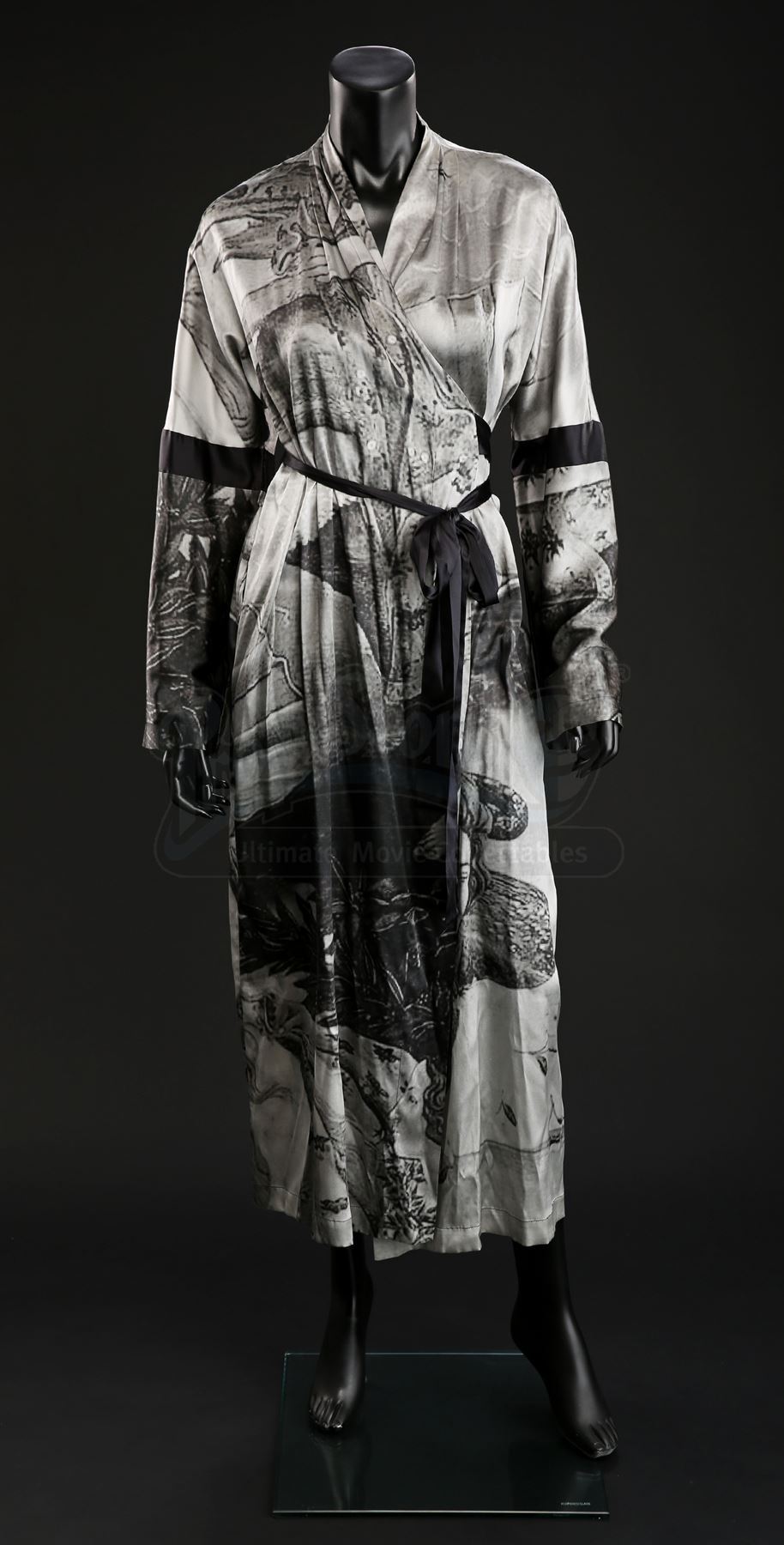 SEASON 2 EPISODE 13: MIZUMONO Bella Crawford's (Gina Torres) Robe