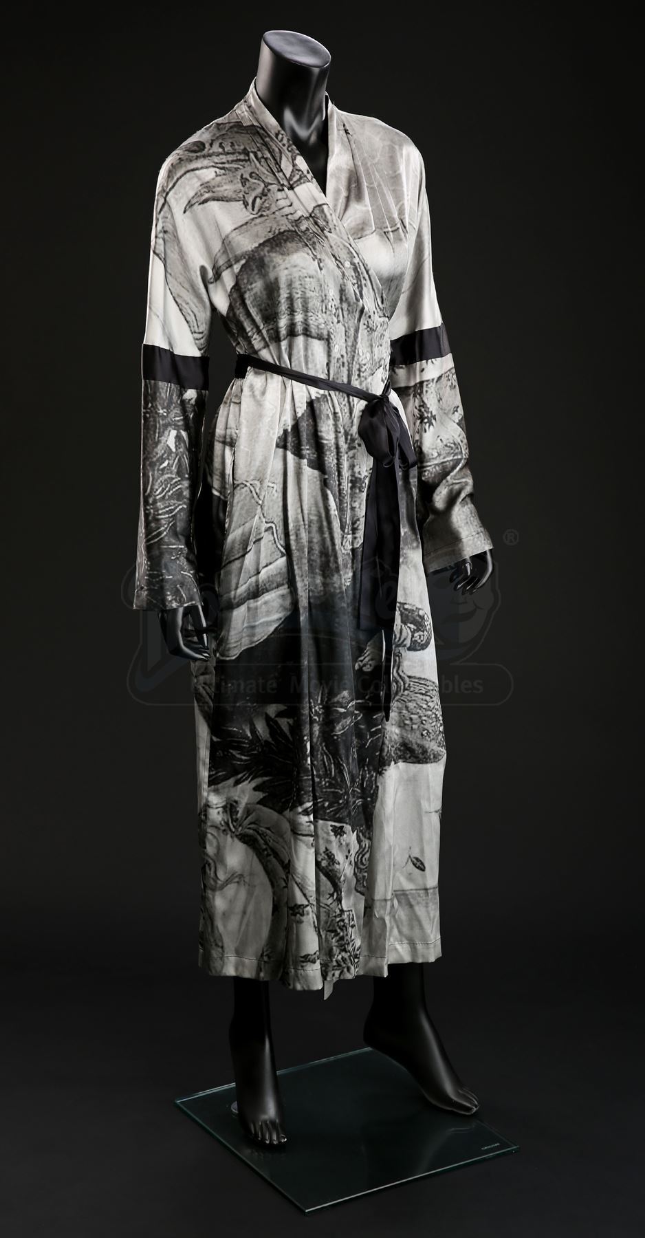 SEASON 2 EPISODE 13: MIZUMONO Bella Crawford's (Gina Torres) Robe