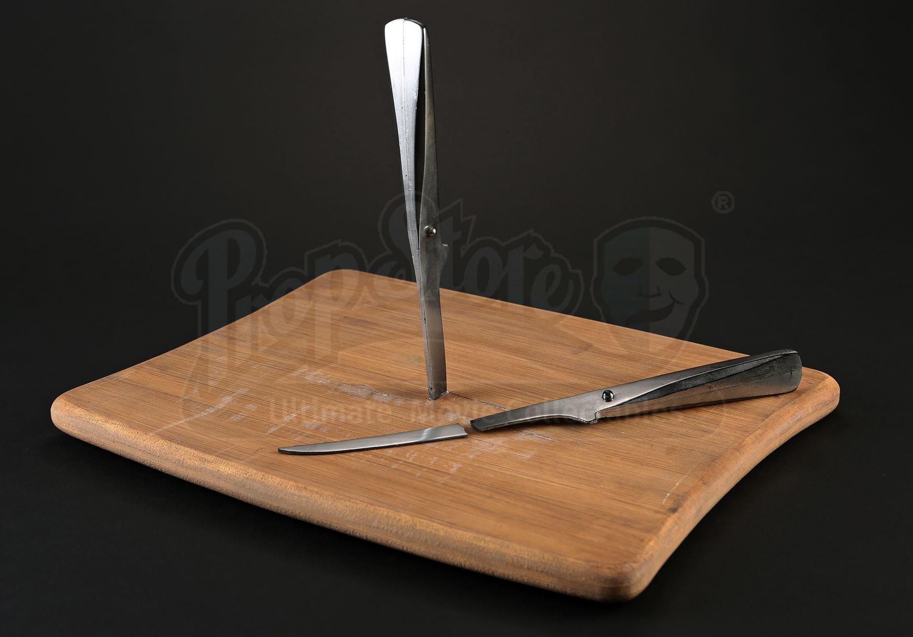SEASON 2Hannibal Lecter's (Mads Mikkelsen) SFX Cutting Board and Knife