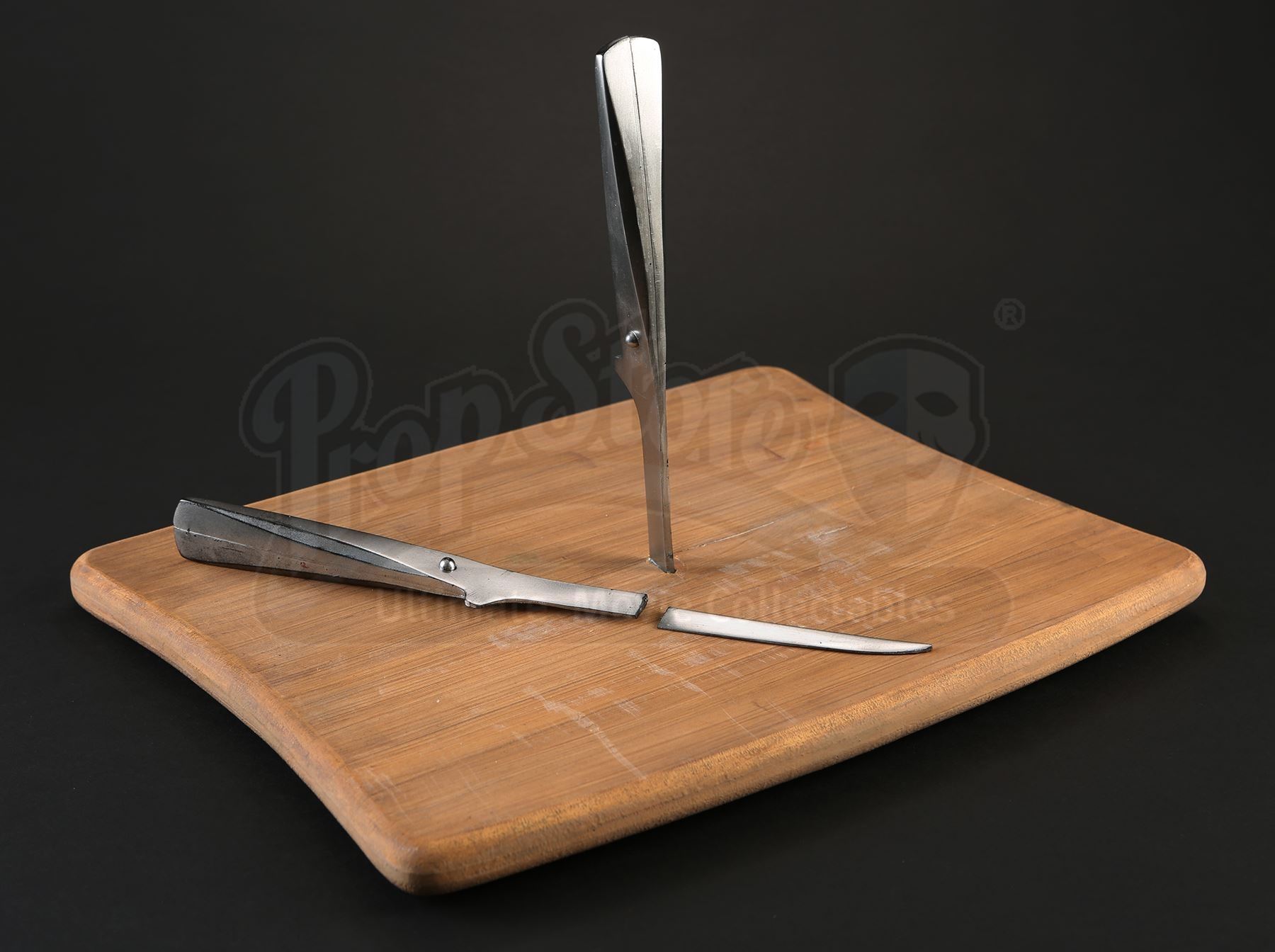 SEASON 2Hannibal Lecter’s (Mads Mikkelsen) SFX Cutting Board and Knife ...