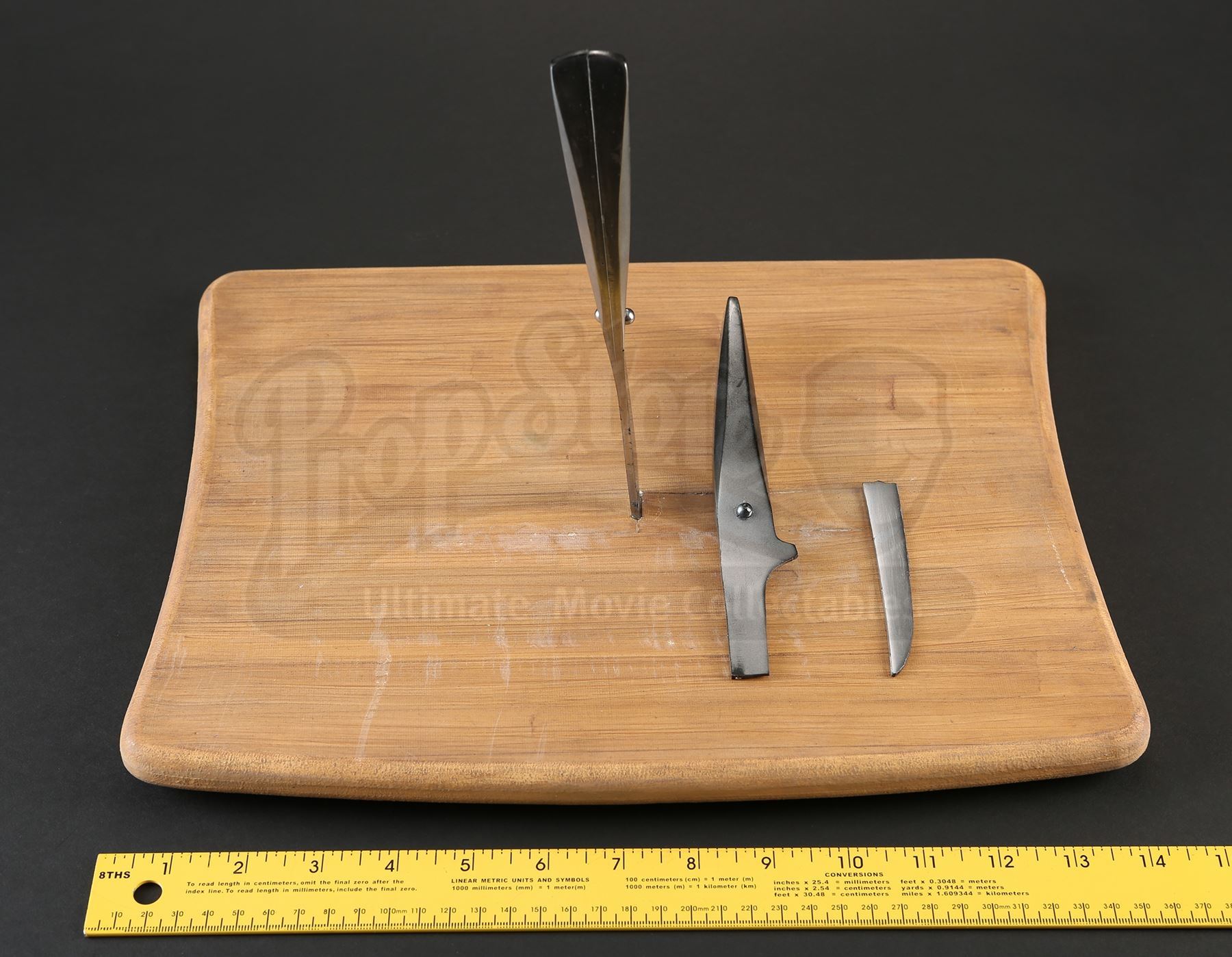 SEASON 2Hannibal Lecter’s (Mads Mikkelsen) SFX Cutting Board and Knife ...