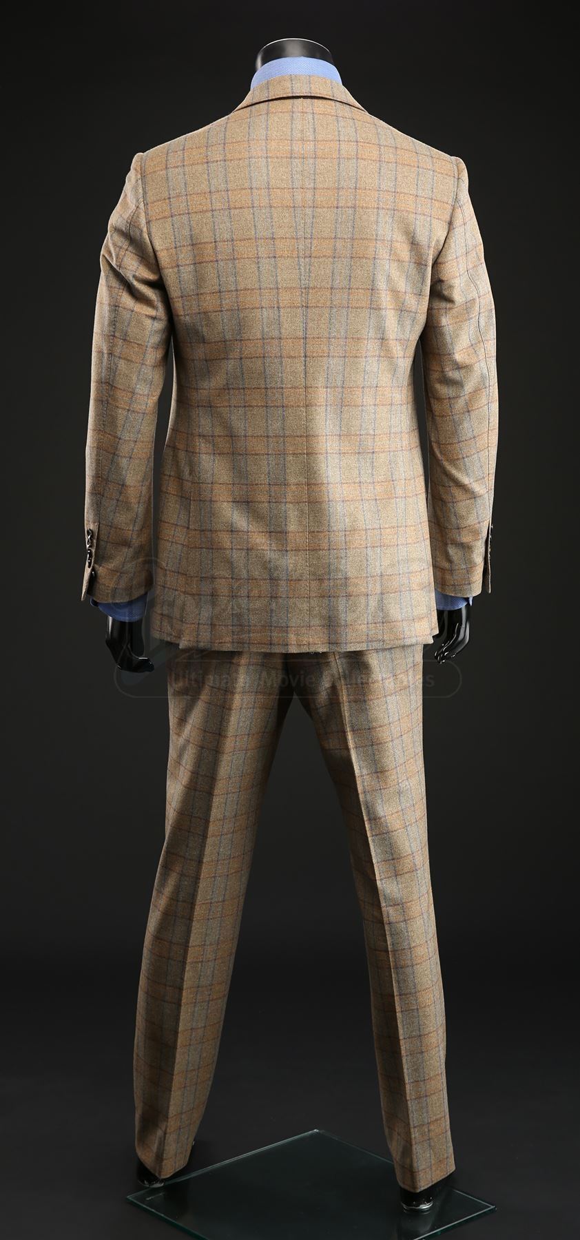 Hannibal Lecter’s (Mads Mikkelsen) beige three-piece suit from episode ...