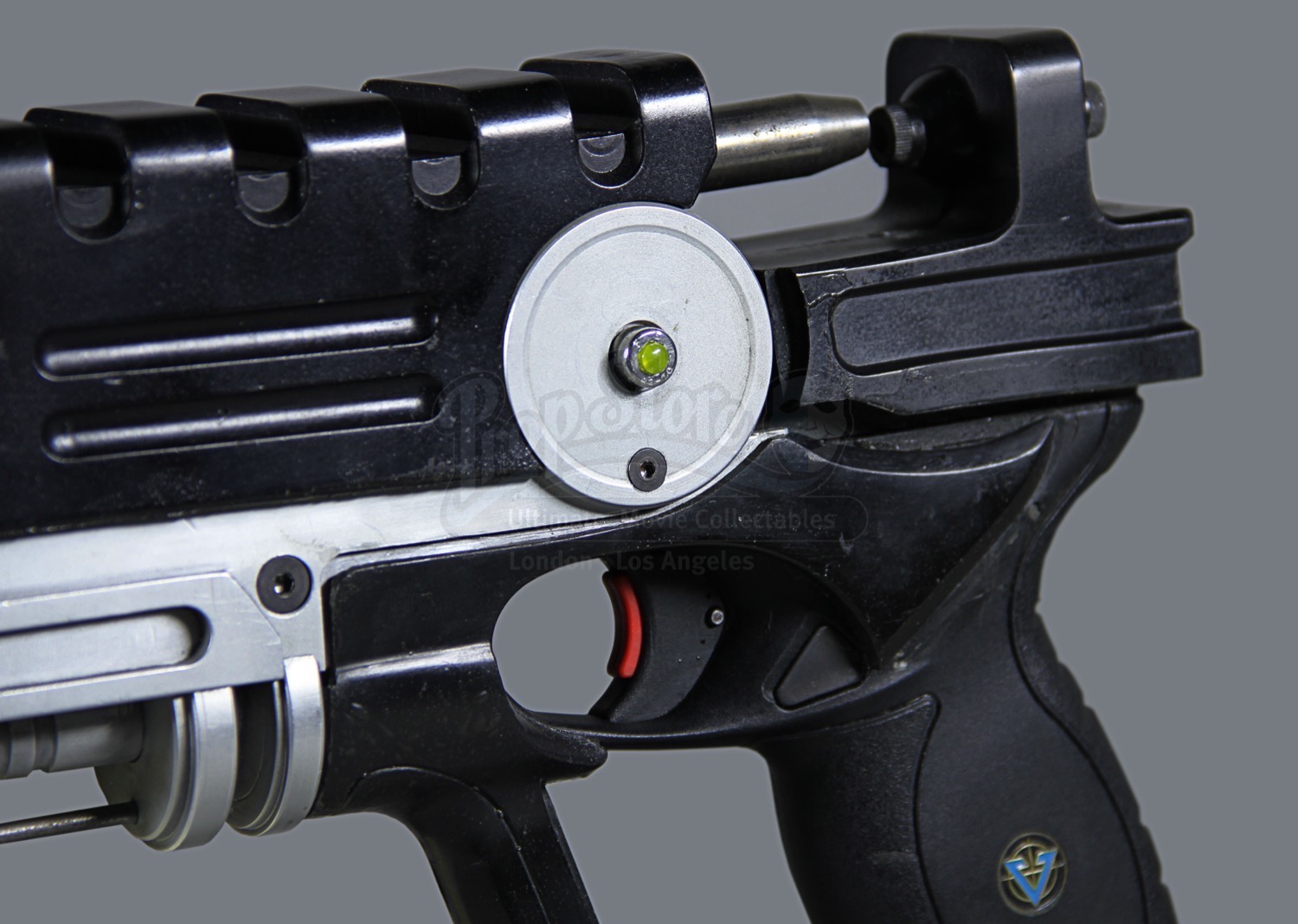 Korben Dallas’ (Bruce Willis) hero pistol from Luc Besson’s The Fifth ...