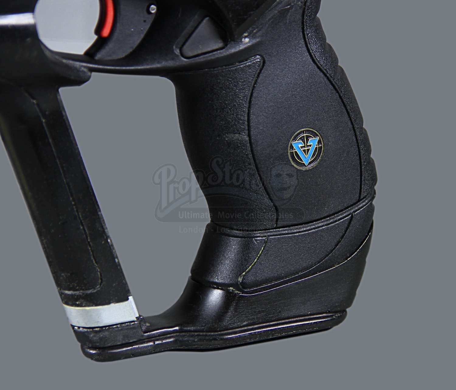 Korben Dallas’ (Bruce Willis) hero pistol from Luc Besson’s The Fifth ...