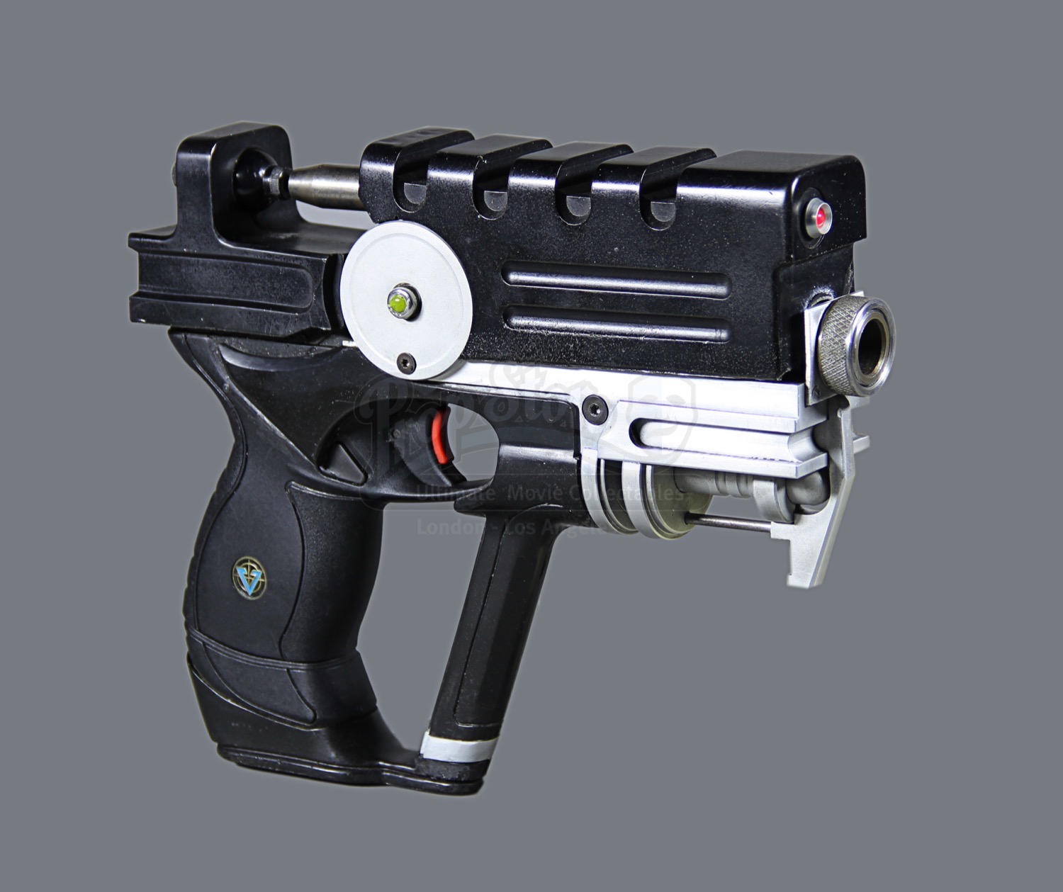 Korben Dallas’ (Bruce Willis) hero pistol from Luc Besson’s The Fifth ...