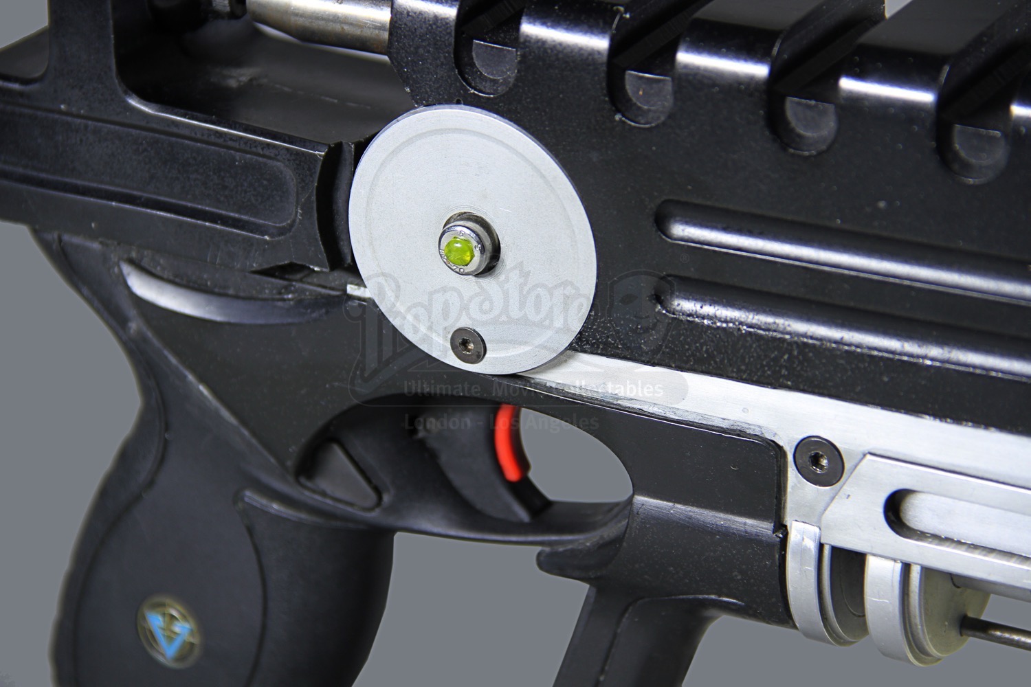 Korben Dallas’ (Bruce Willis) hero pistol from Luc Besson’s The Fifth ...