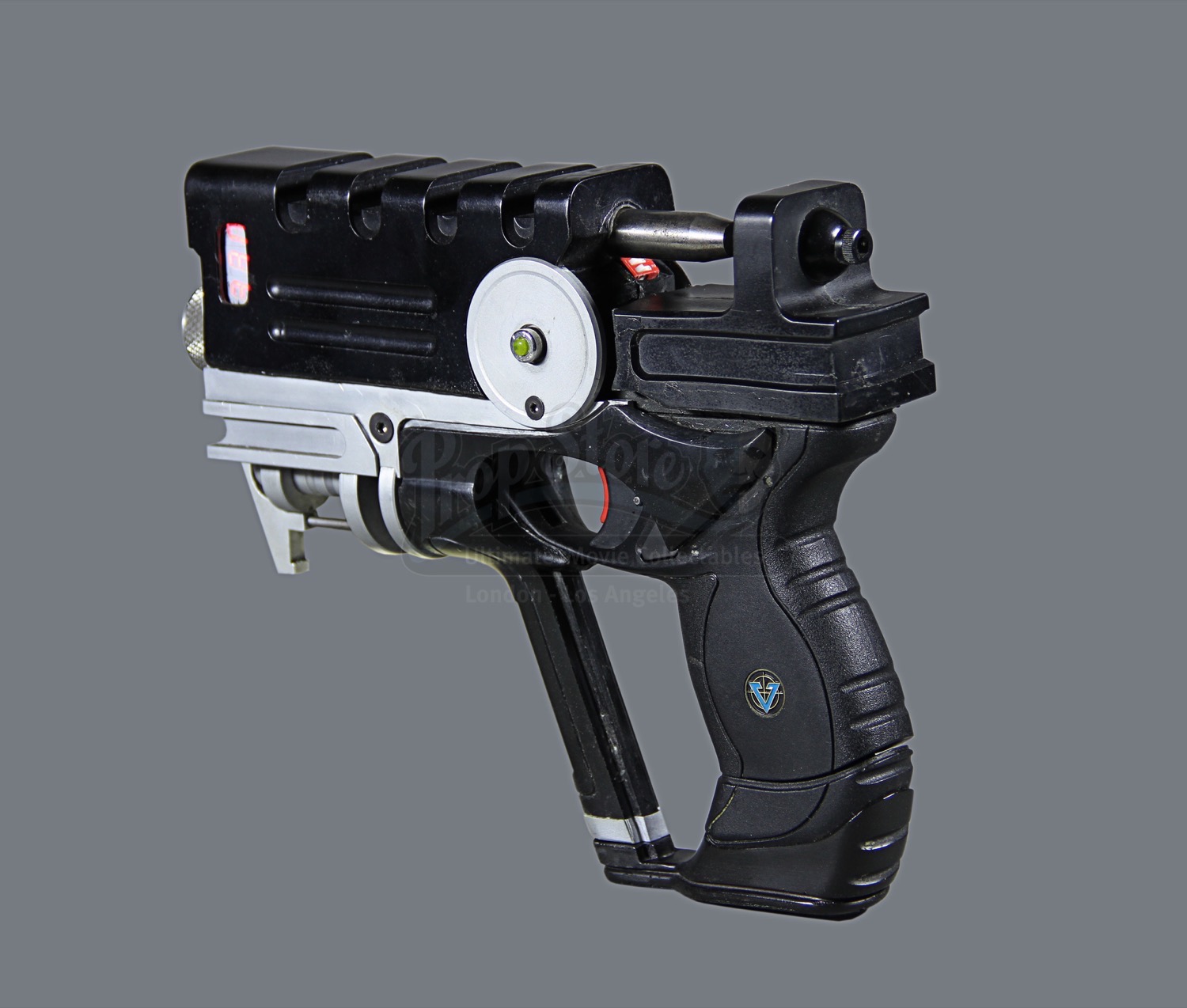 Korben Dallas’ (Bruce Willis) hero pistol from Luc Besson’s The Fifth ...