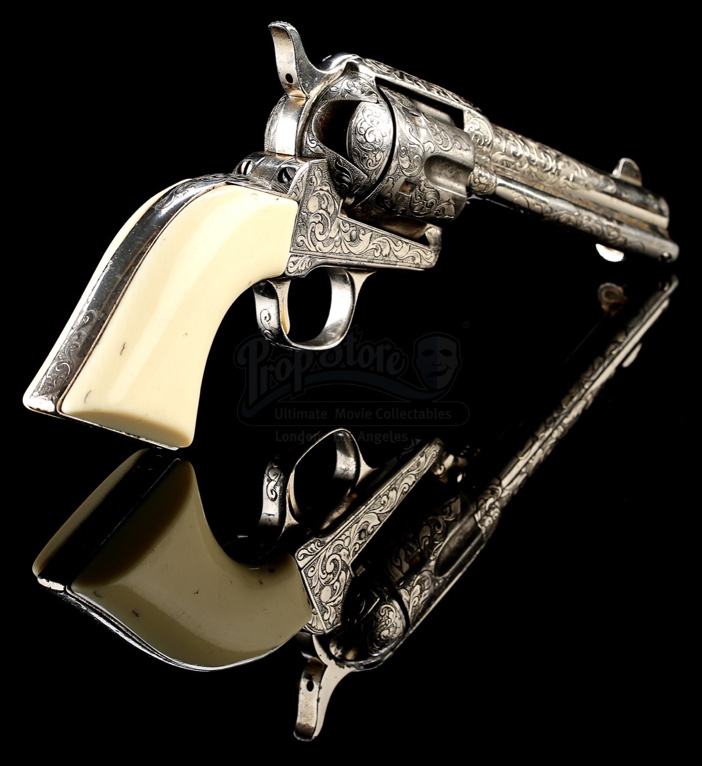 JAMES BOND: THE MAN WITH THE GOLDEN GUN (1974) - Scaramanga's ...