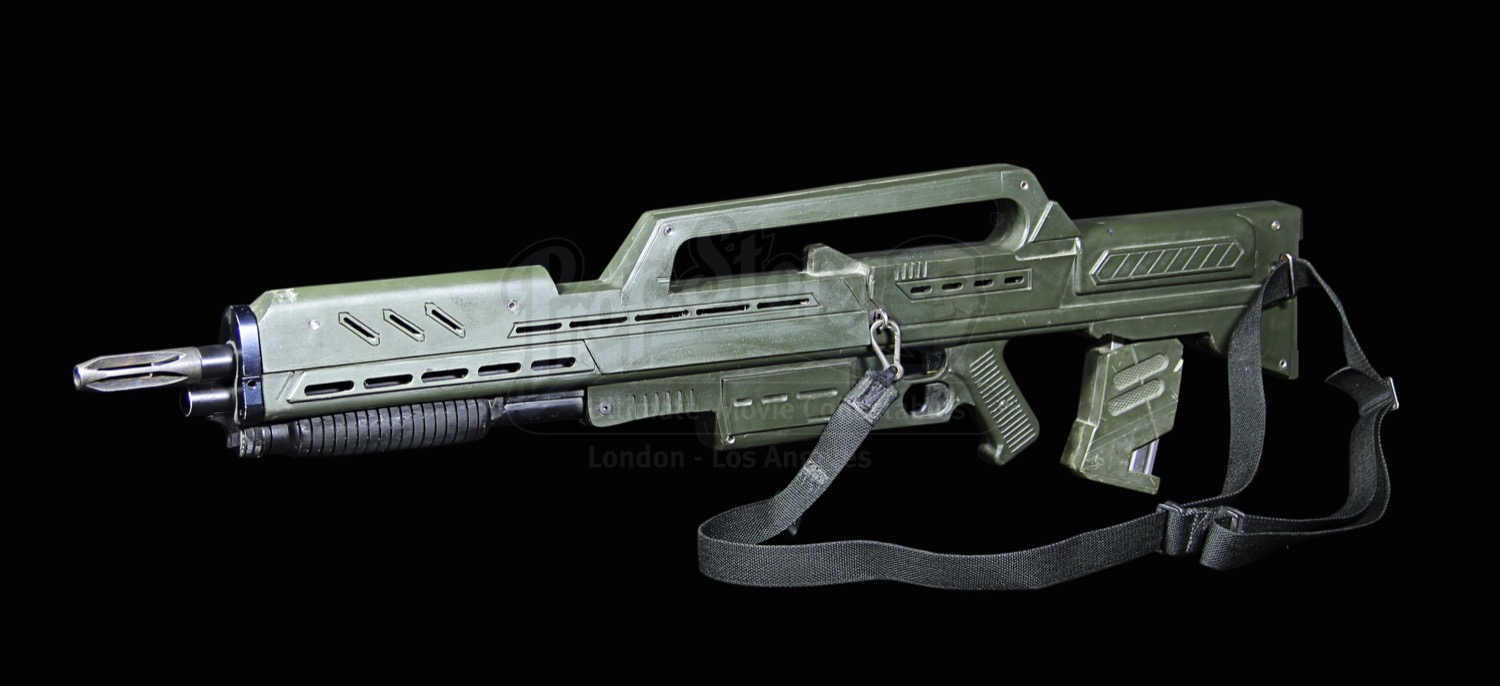 A hero Morita assault rifle from Paul Verhoeven’s Starship Troopers ...
