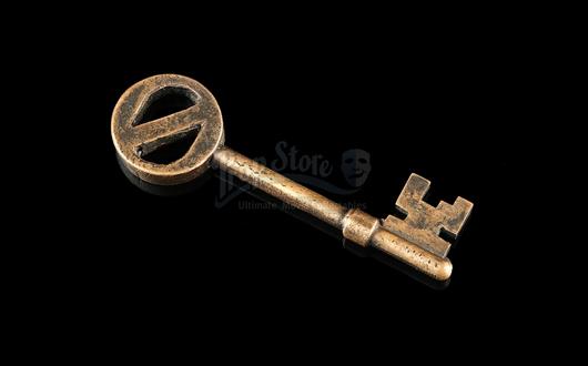 RETURN TO OZ (1985) - Dorothy's (Fairuza Balk) Key to Oz - Current ...