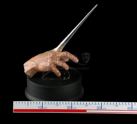 TERMINATOR 2: JUDGMENT DAY (1991) - T-1000's (Robert Patrick) Pointed ...