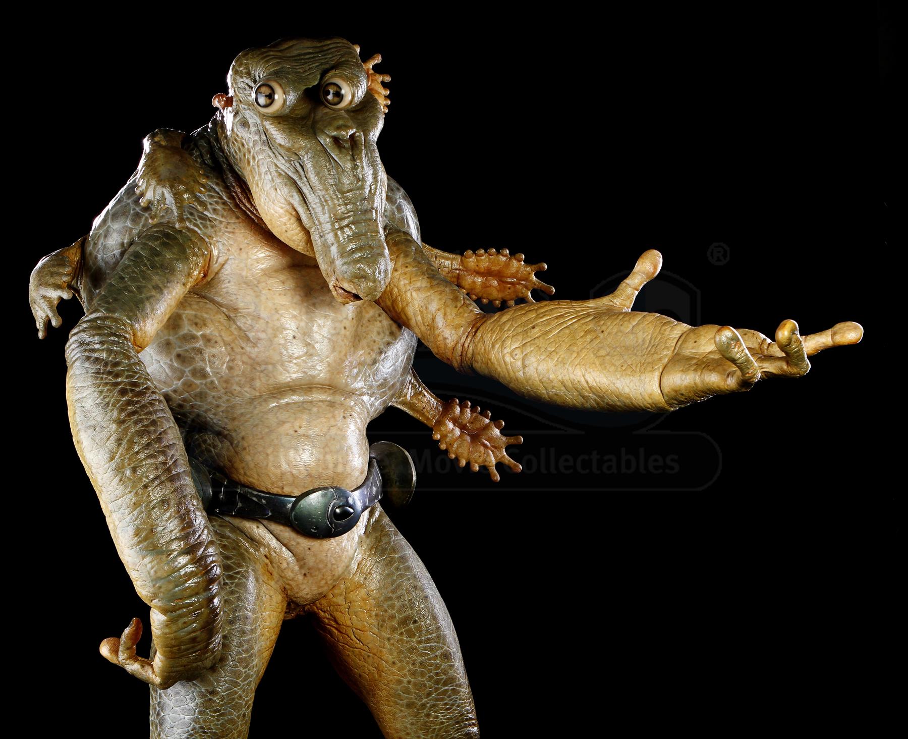 MEN IN BLACK (1997) - Mikey (John Alexander) Costume Display - Current ...