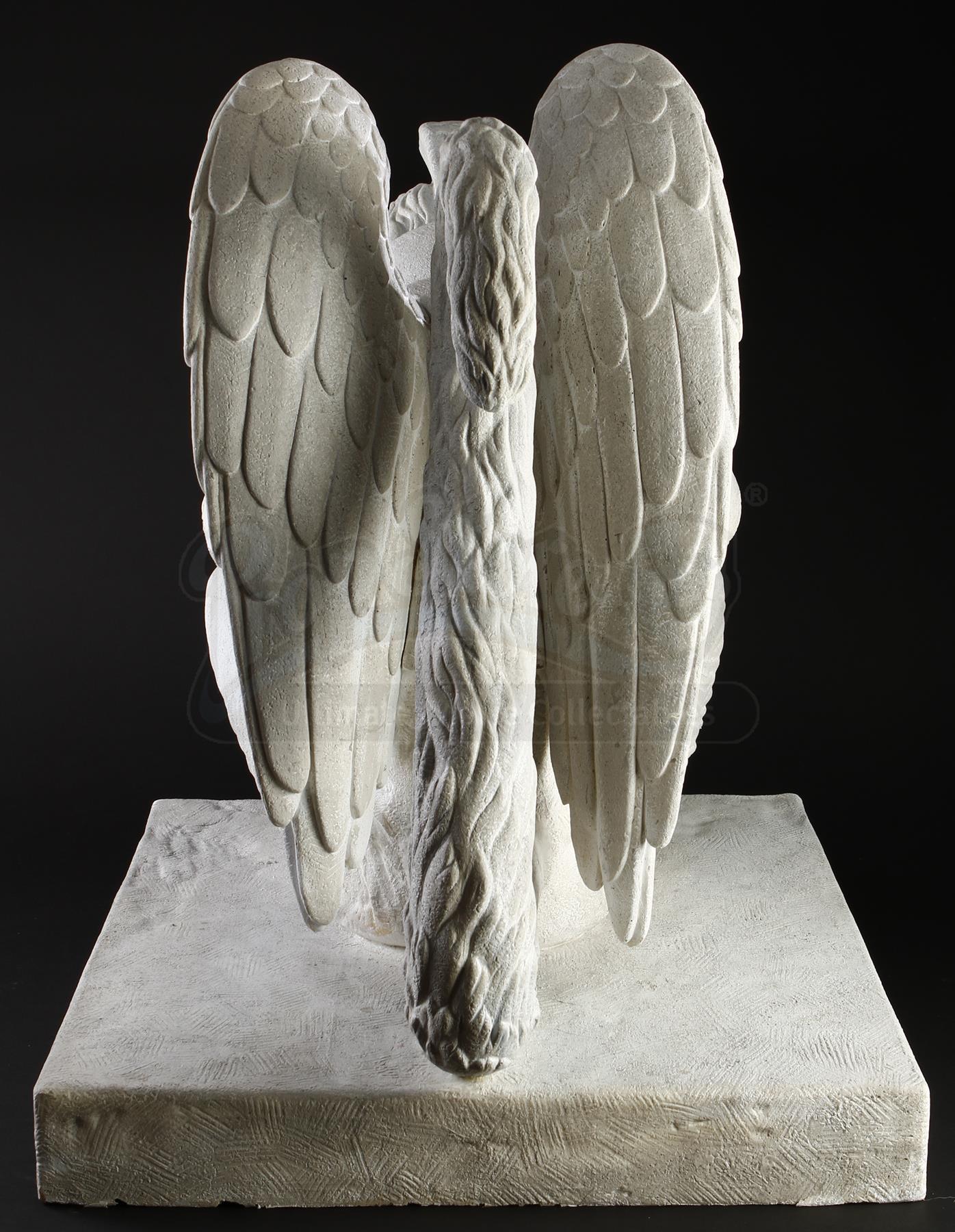 CINOVATION - Flying Monkey Statue