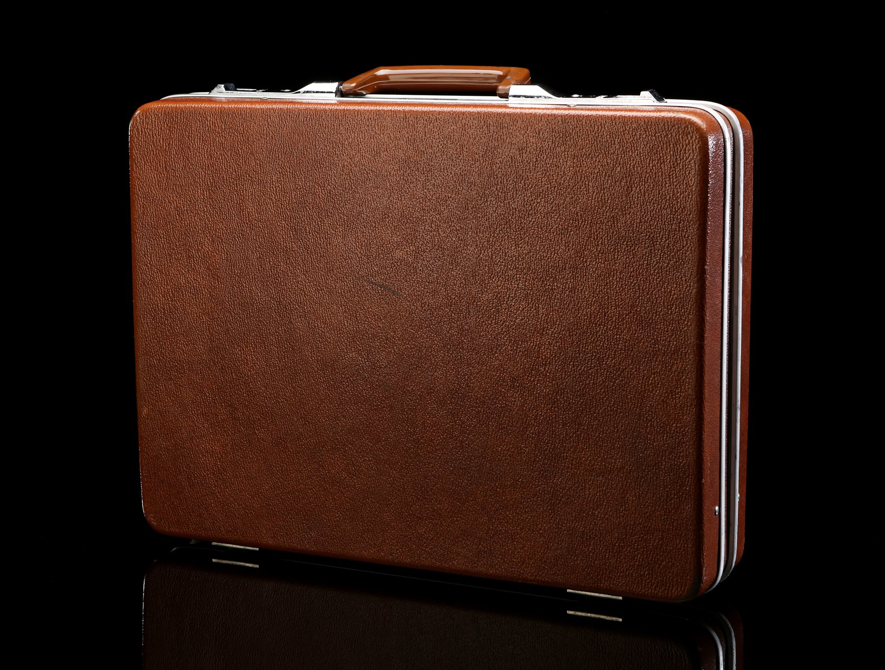 Season 1 - Episode 4: THE PALACE IN FLAMESJavier Peña’s (Pedro Pascal ...