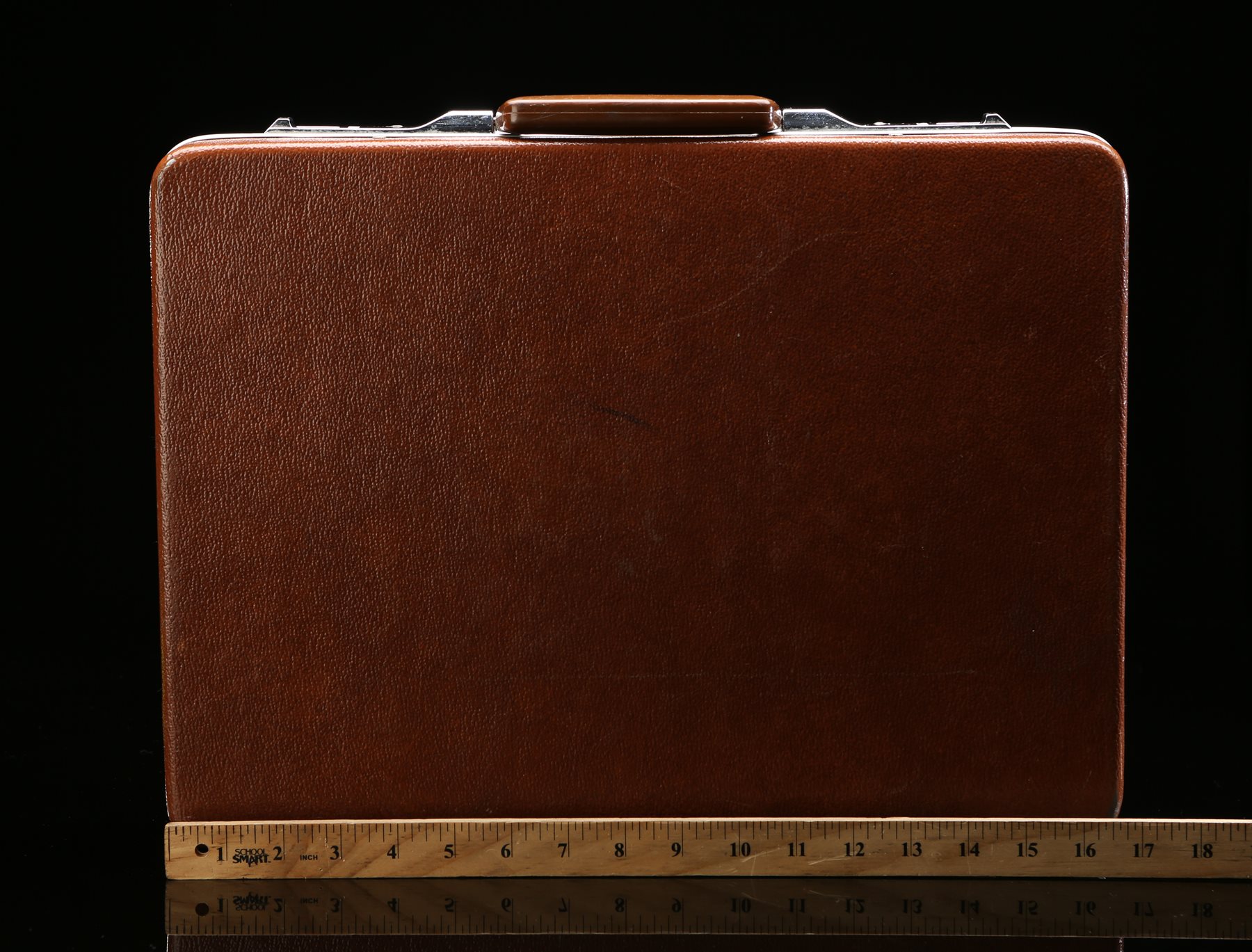 Season 1 - Episode 4: THE PALACE IN FLAMESJavier Peña’s (Pedro Pascal ...