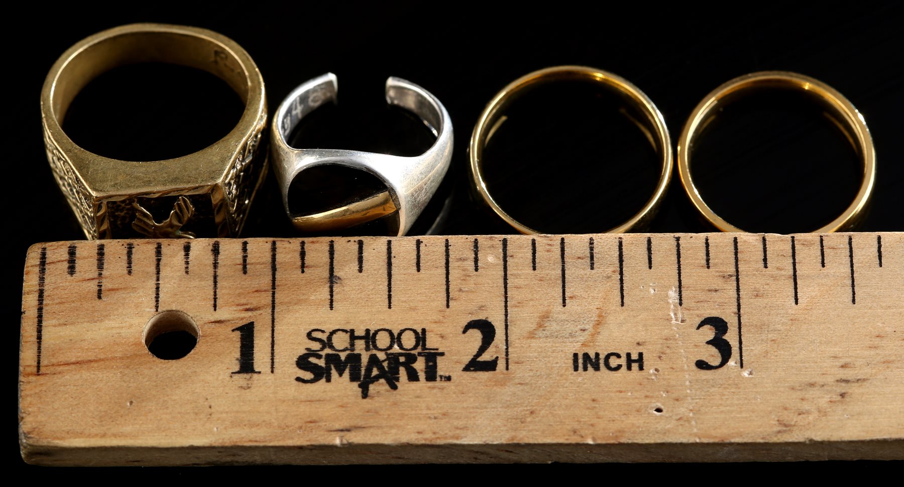 Season 1 - Various EpisodesGustavo Gaviria’s (Juan Pablo Raba) Ring ...