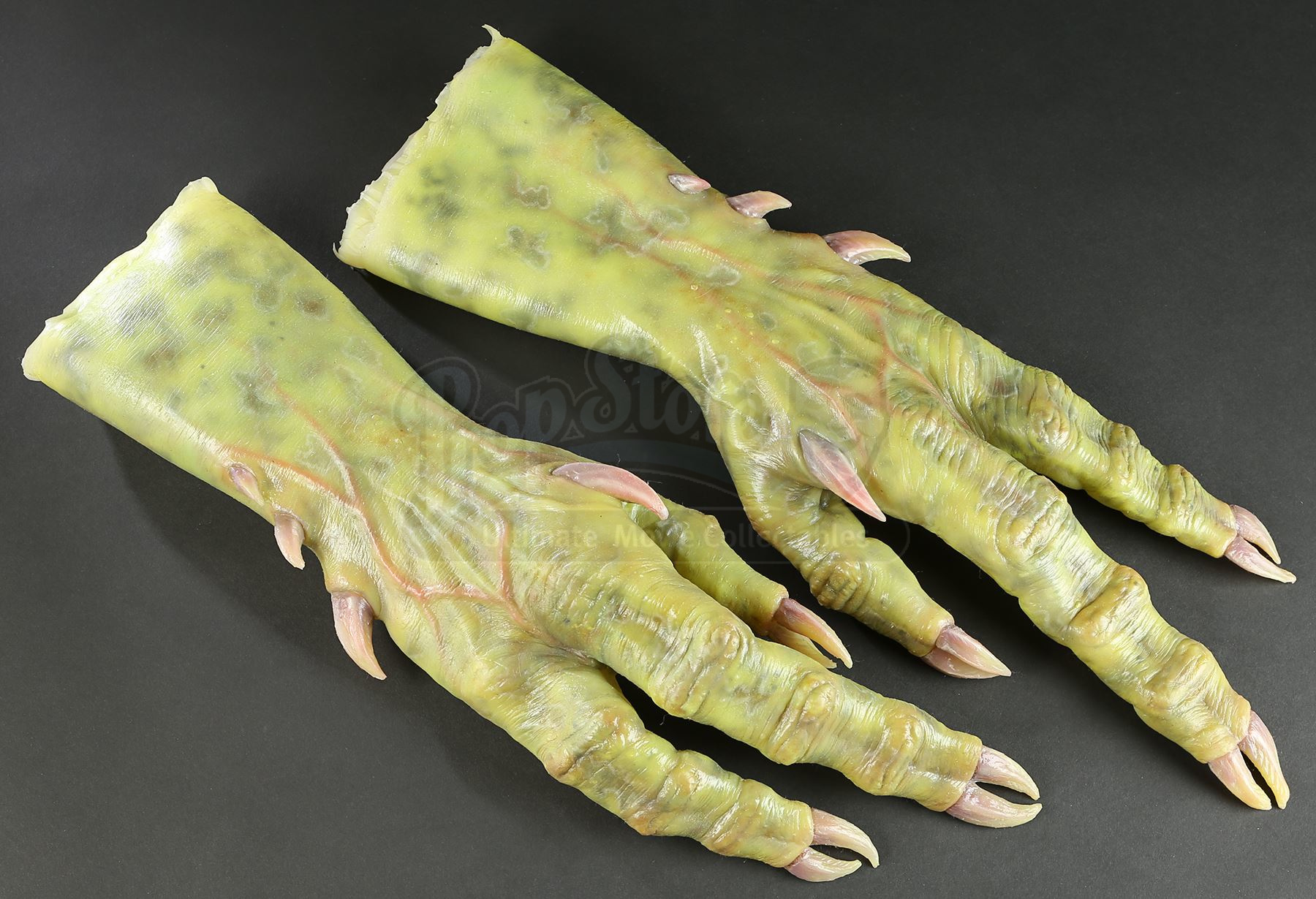 MEN IN BLACK 3 (2012) - Green Alien Arms