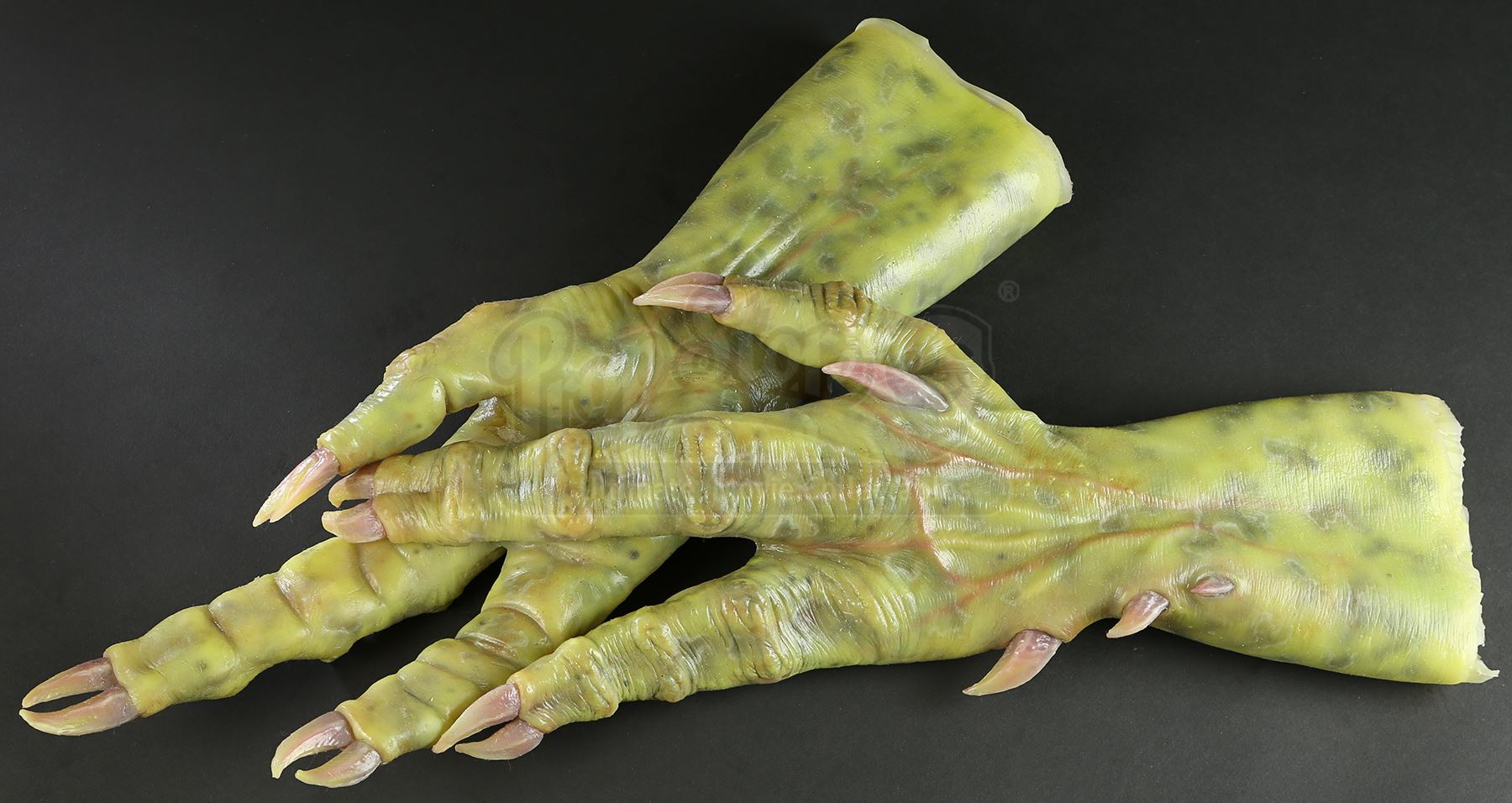 MEN IN BLACK 3 (2012) - Green Alien Arms