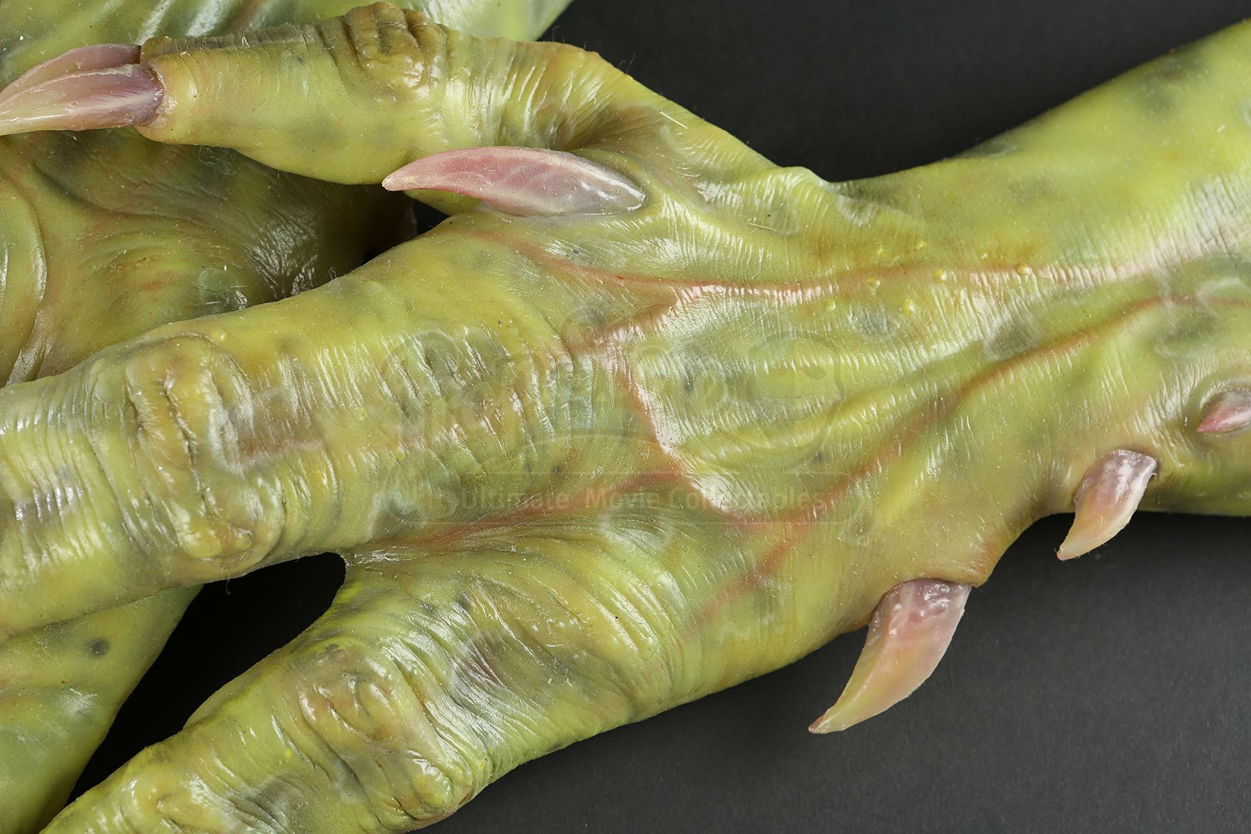 MEN IN BLACK 3 (2012) - Green Alien Arms