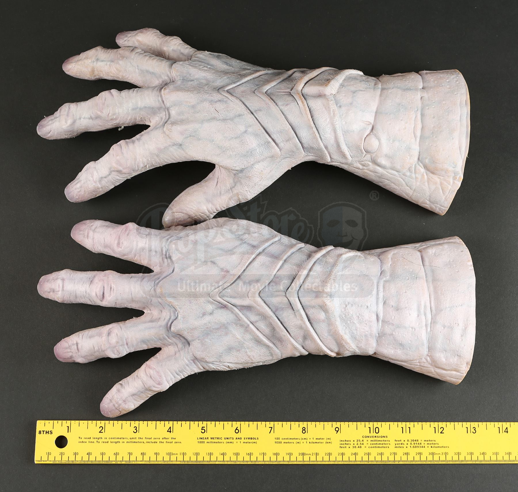 MEN IN BLACK 3 (2012) - Purple Alien Hands - Current price: $350