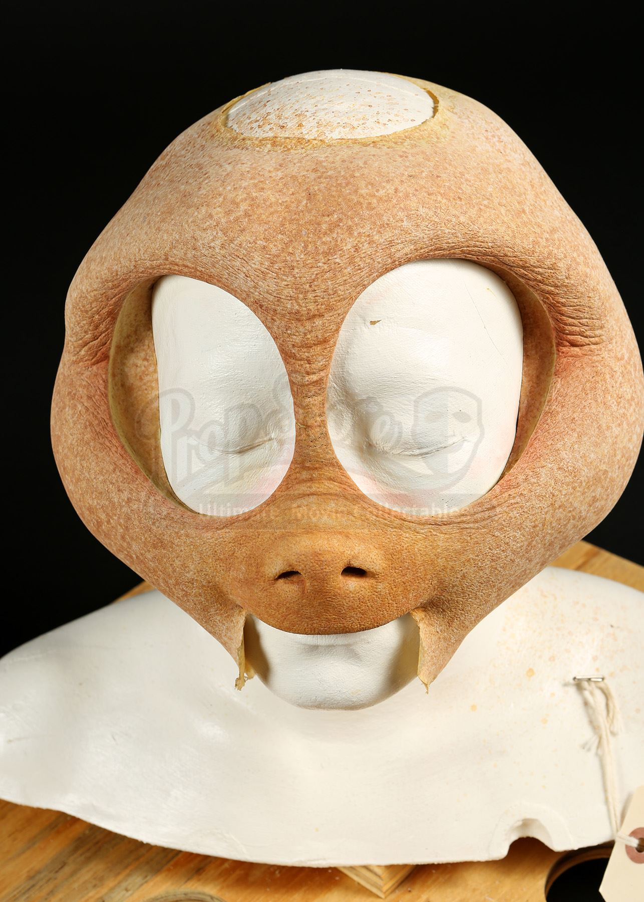 MEN IN BLACK II (2002) - Locker Alien Face Skin and Alien Skull Appliance