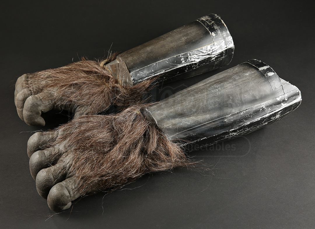 GORILLAS IN THE MIST (1988) - Gorilla 'Knuckle Walker' Forearm Extentions