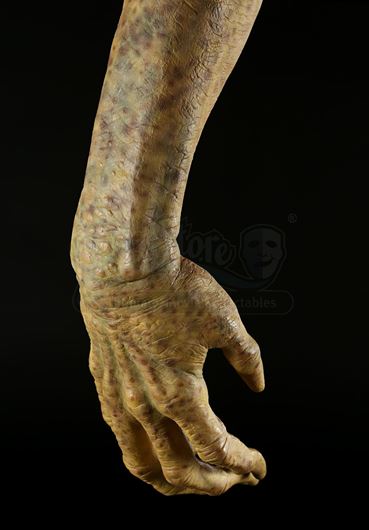 MEN IN BLACK II (2002) - Alien Arms - Current price: $425