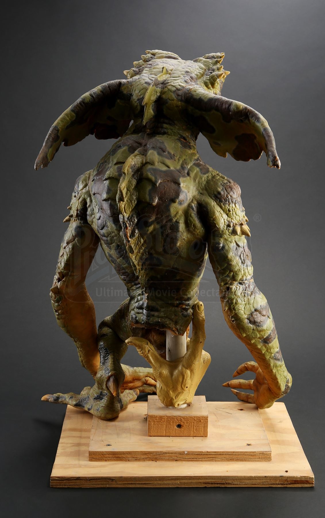 A green background Gremlin from Joe Dante's horror comedy Gremlins 2 ...