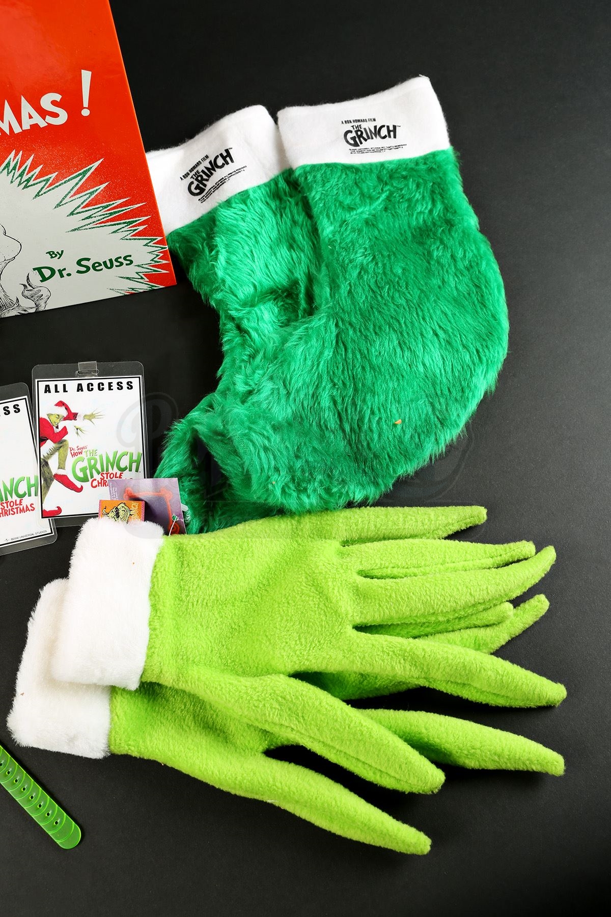 HOW THE GRINCH STOLE CHRISTMAS (2000) - Grinch Gifts and Passes