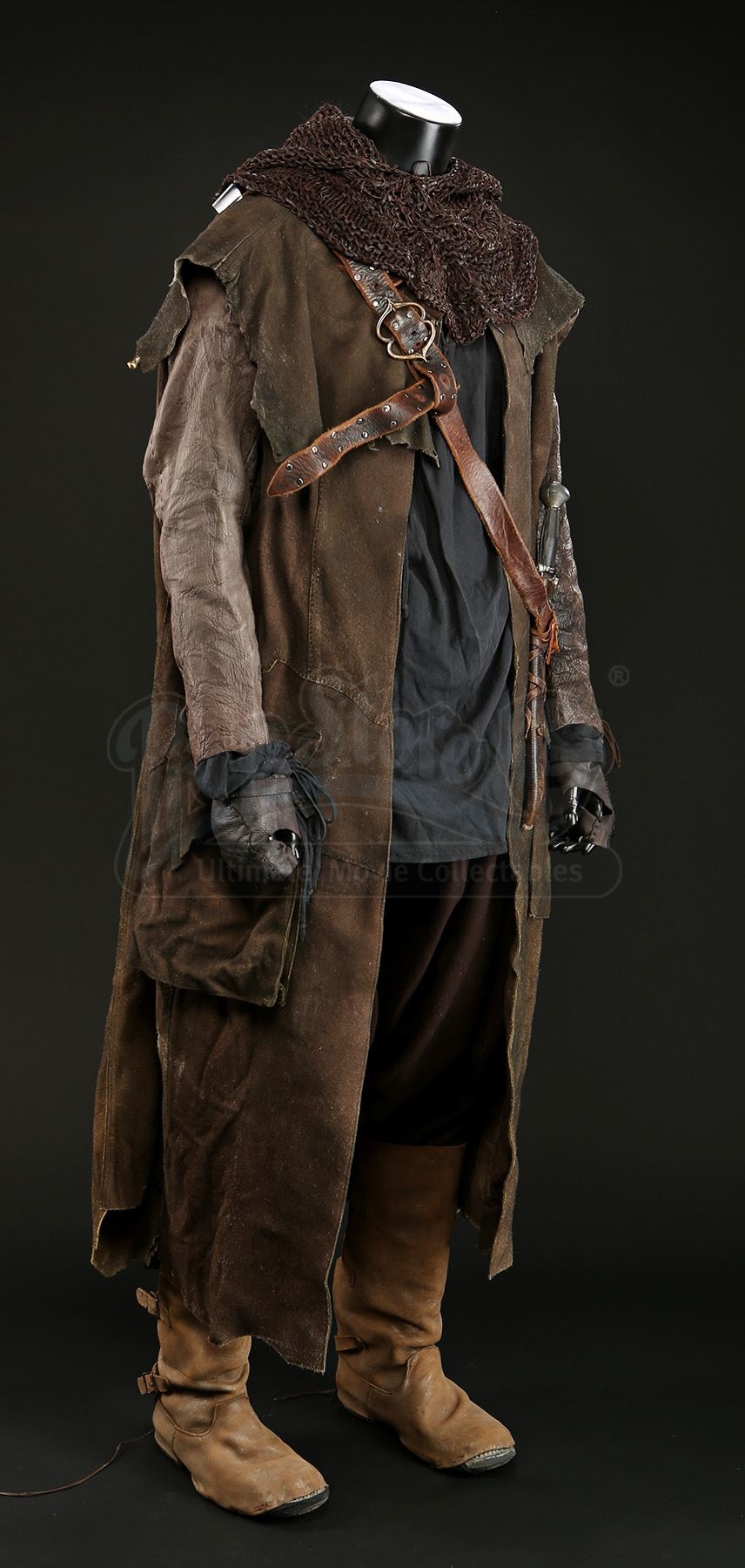 Master Gregory's (Jeff Bridges) costume with staff and sword from ...