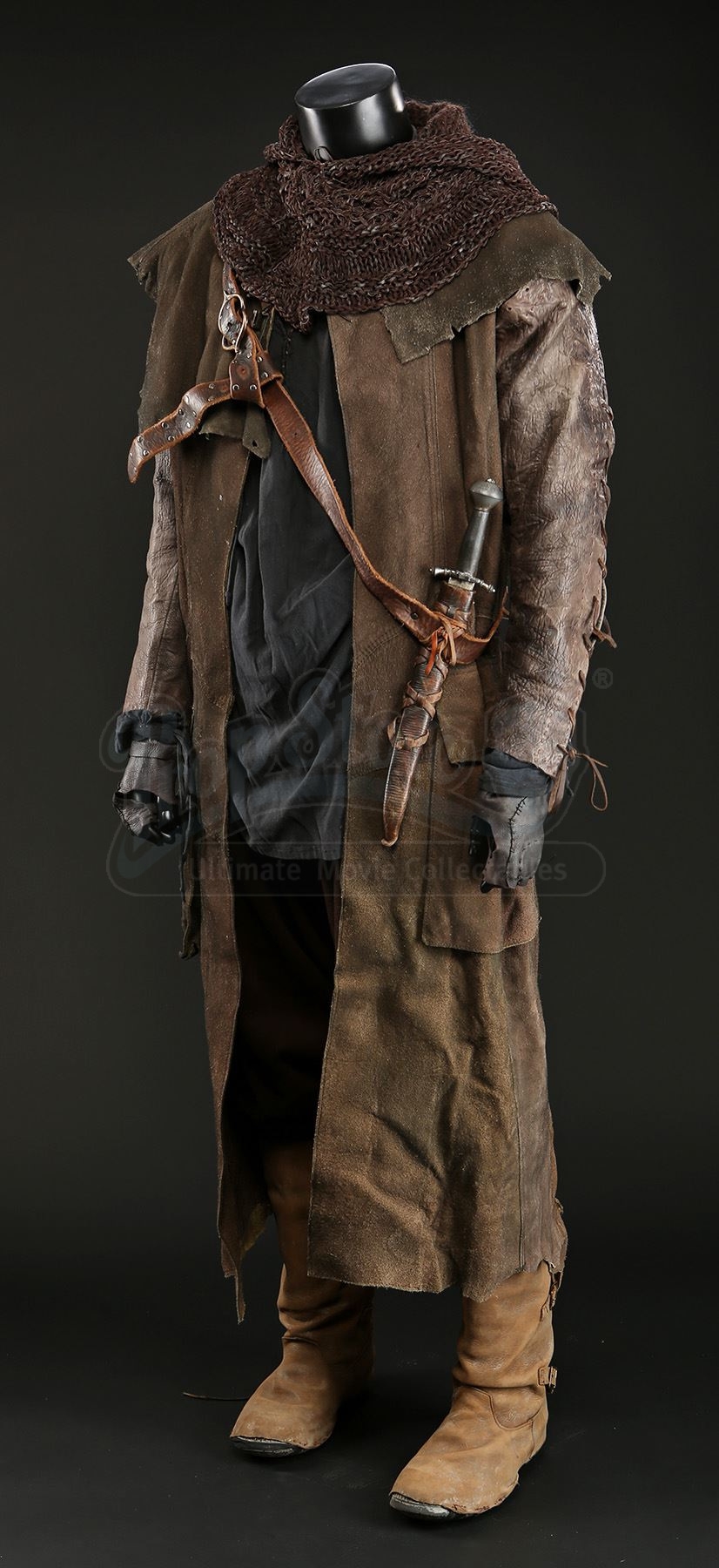 Master Gregory's (Jeff Bridges) costume with staff and sword from ...