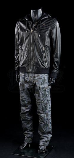 Terminator Genisys: Kyle Reese's (Jai Courtney) Prepping for Battle ...