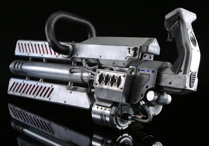 Terminator Genisys: Metal Terminator Light-Up Plasma Minigun - Current ...