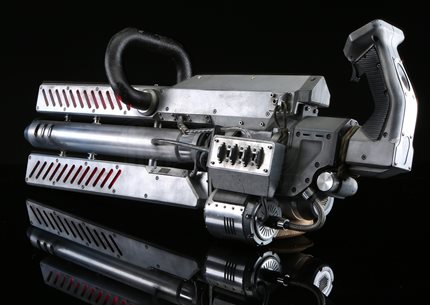 Terminator Genisys: Metal Terminator Light-Up Plasma Minigun - Current ...