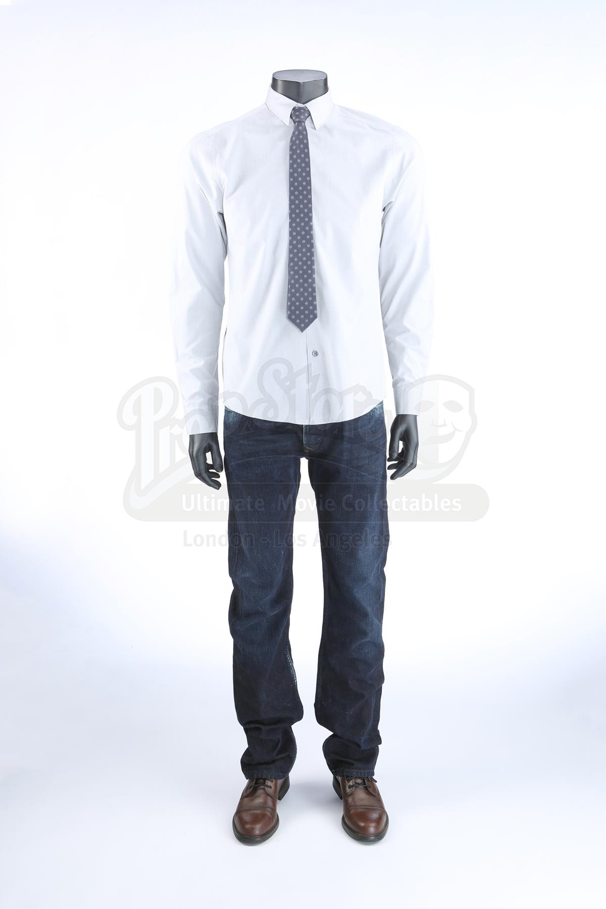 THE TWILIGHT SAGA: ECLIPSE (2010) - Edward Cullen's Graduation Party Attire