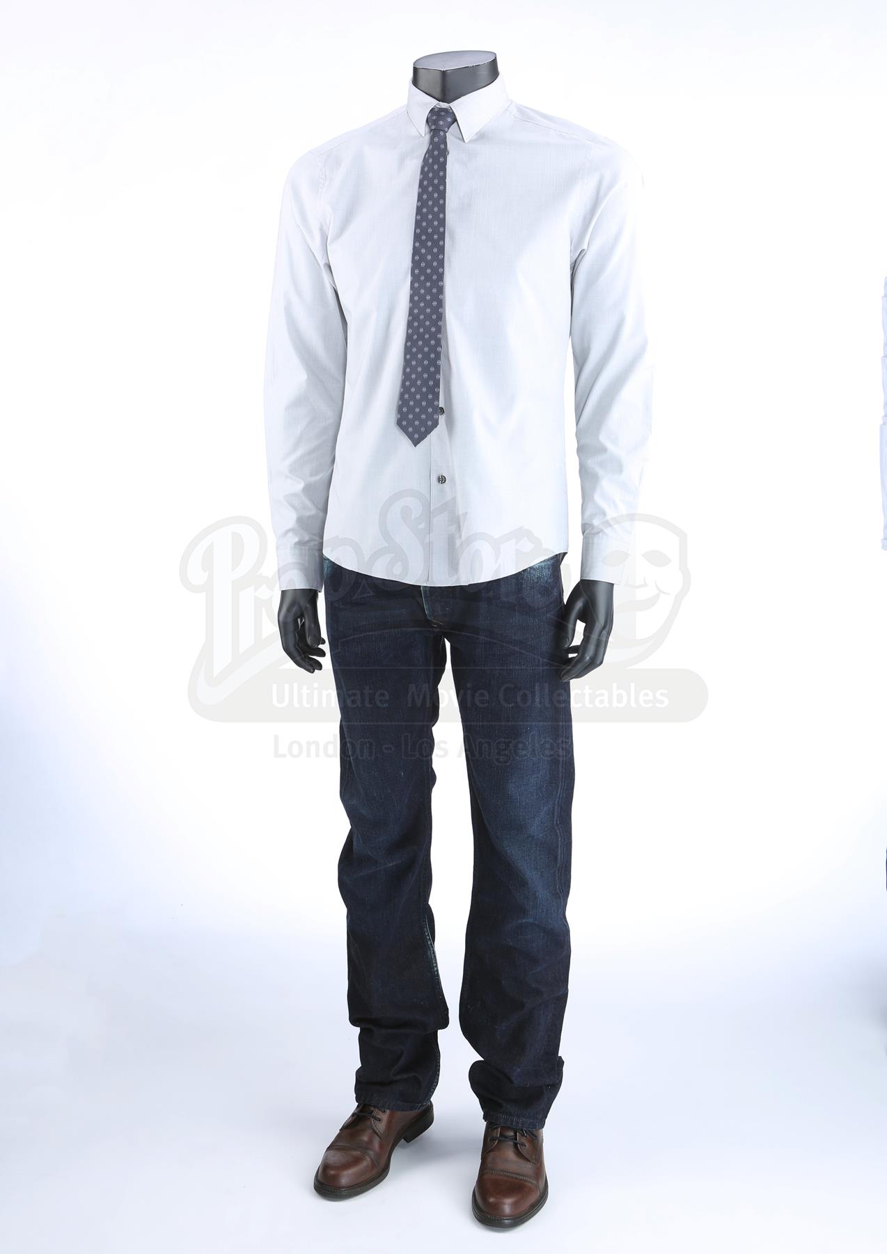 THE TWILIGHT SAGA: ECLIPSE (2010) - Edward Cullen's Graduation Party Attire