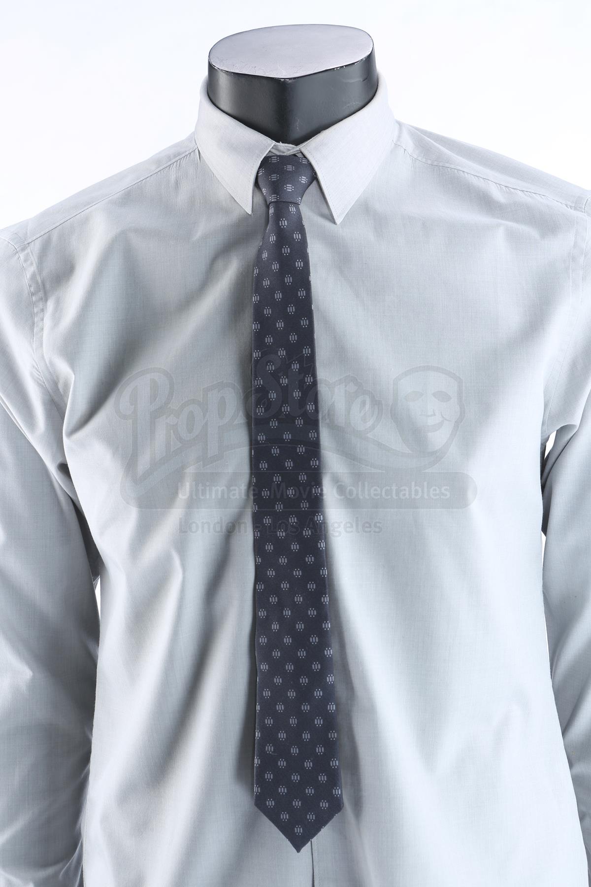 THE TWILIGHT SAGA: ECLIPSE (2010) - Edward Cullen's Graduation Party Attire