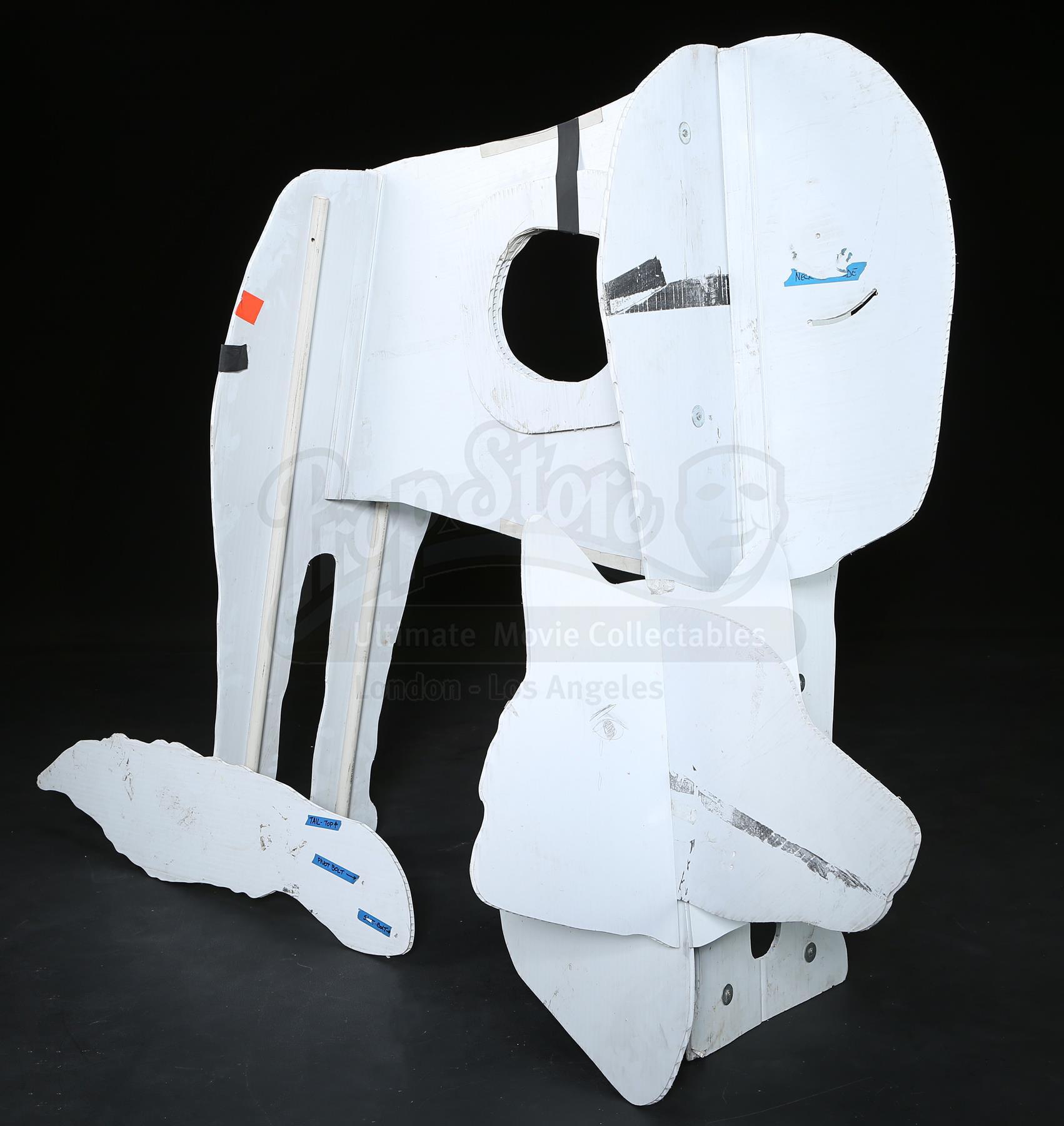 THE TWILIGHT SAGA: ECLIPSE (2010) - Large Wolf Stand-In