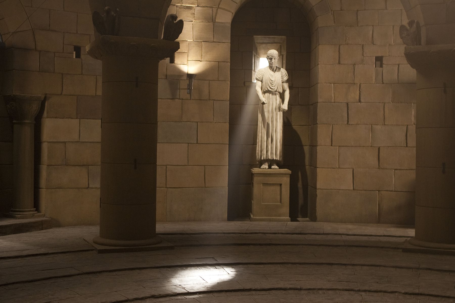 Plaster Volturi Buzzard Statue