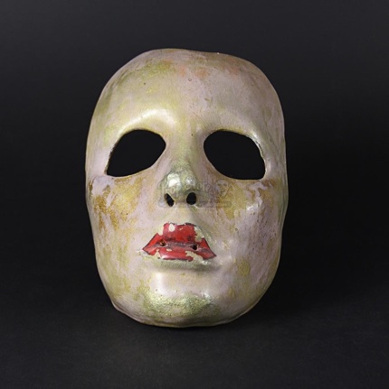 The mask remains in very good condition. Dimensions: 9 cmx 14 cm x 19 ...
