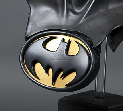 Batman’s (Val Kilmer) batsuit cowl and hero chest emblemfrom Joel ...