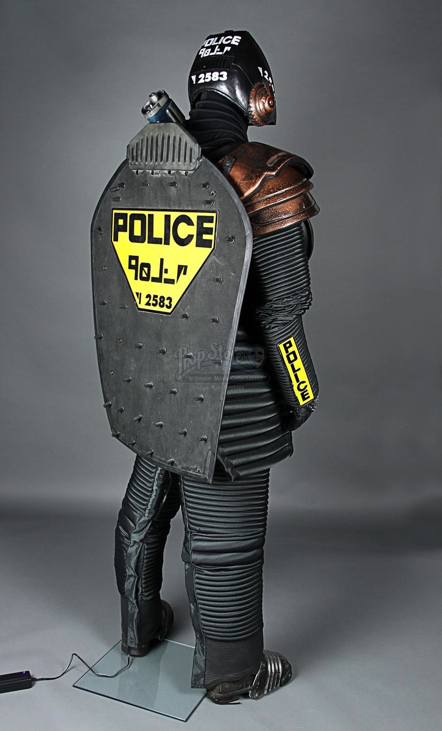 THE FIFTH ELEMENT (1997) - Policeman's Costume